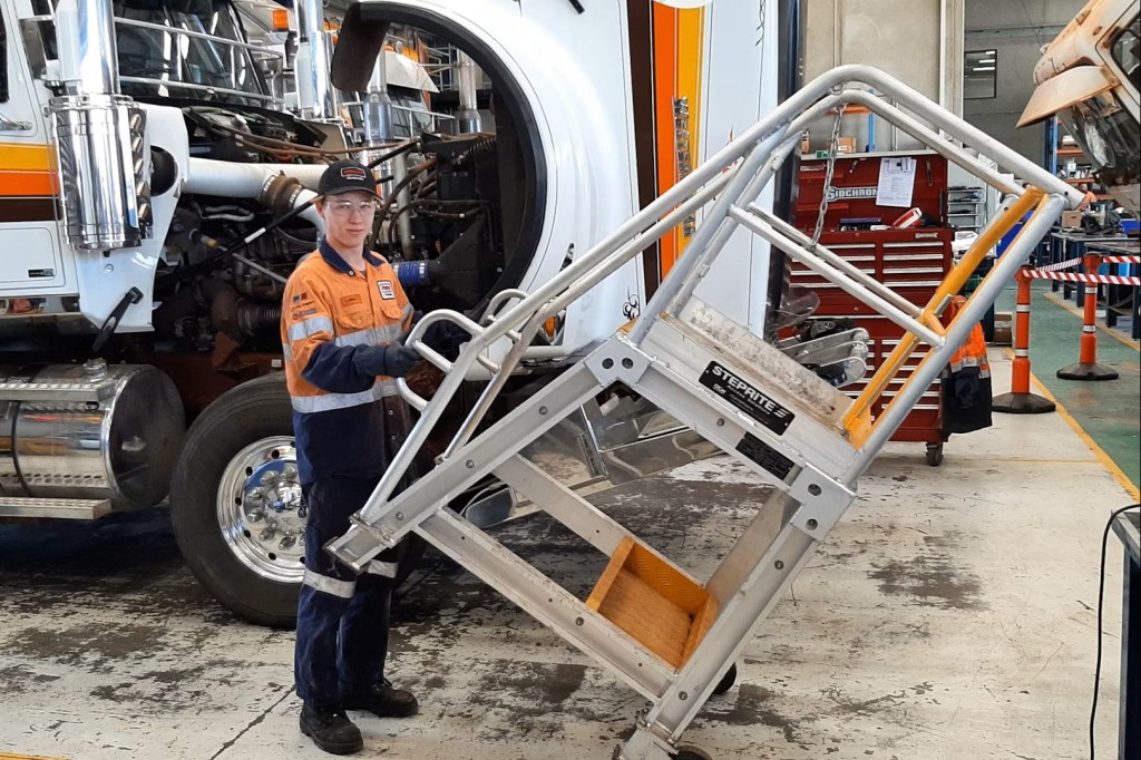 Book Now For 2024 HVIA Awards - Heavy Vehicle Industry Australia