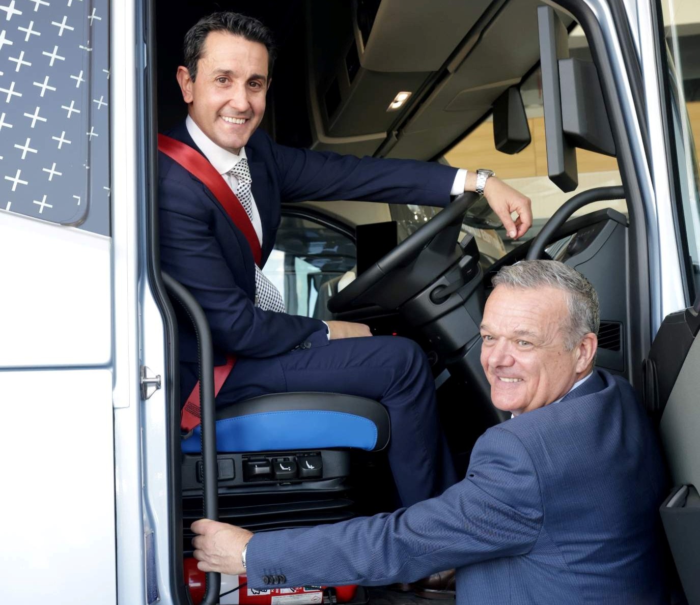 QLD Fire Dept Adds 80 New Fire Trucks - Heavy Vehicle Industry Australia